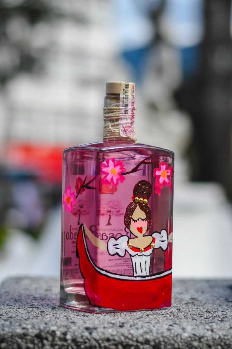 Aguardiente Rosado del Tolima lanza una edición especial alusiva al ...